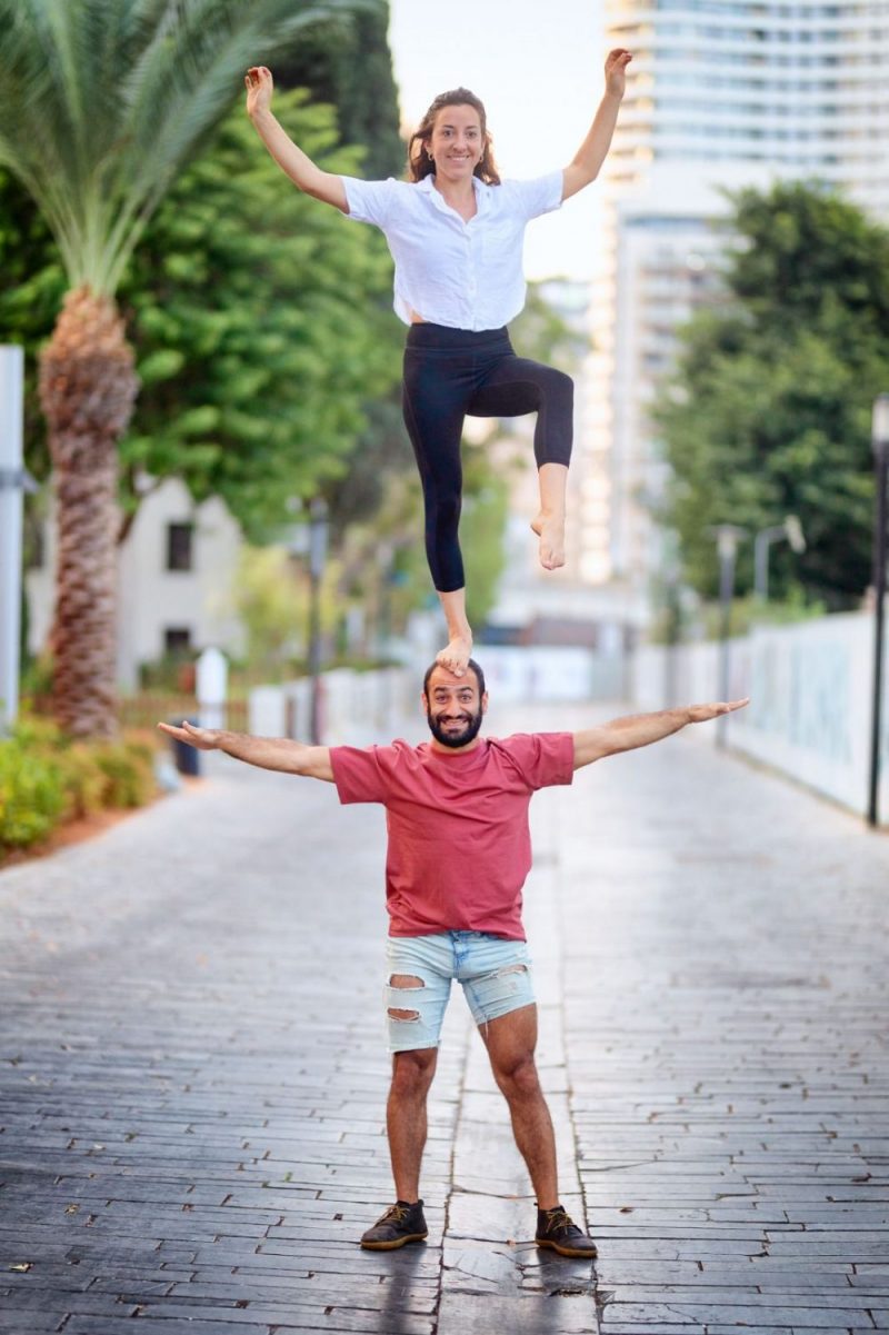 ג'ו רובינשטיין Joe Rubinstein (AcroByJoe) - אקרובאלאנס מקצועי ואקרו למשפחות